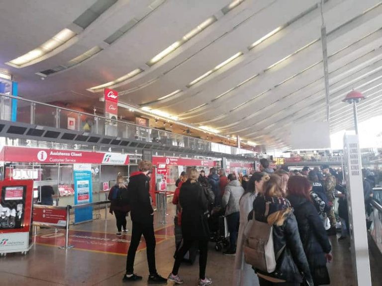 Estación de Termini - Puerta para entrar en Roma