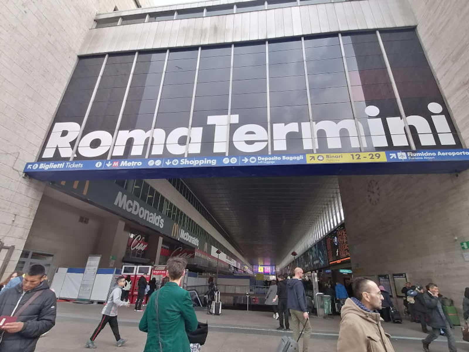 Estación de Termini - Puerta para entrar en Roma