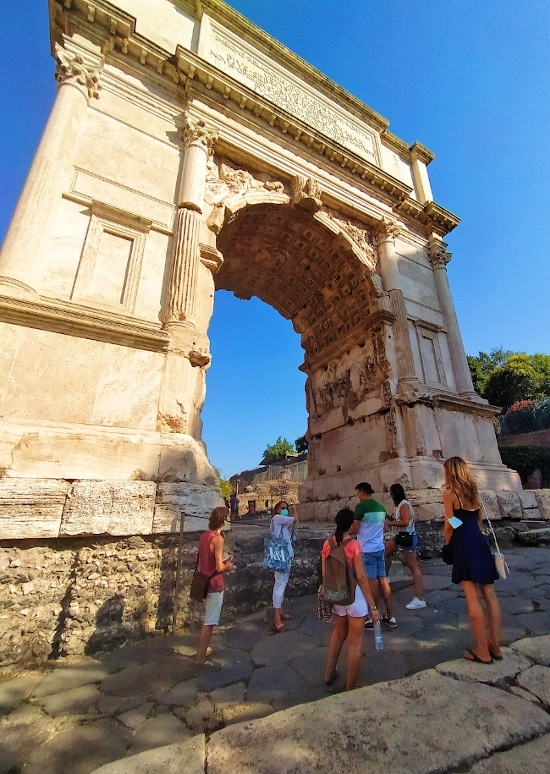 Arco de Tito - El arco del triunfo más antiguo - Guía En Roma